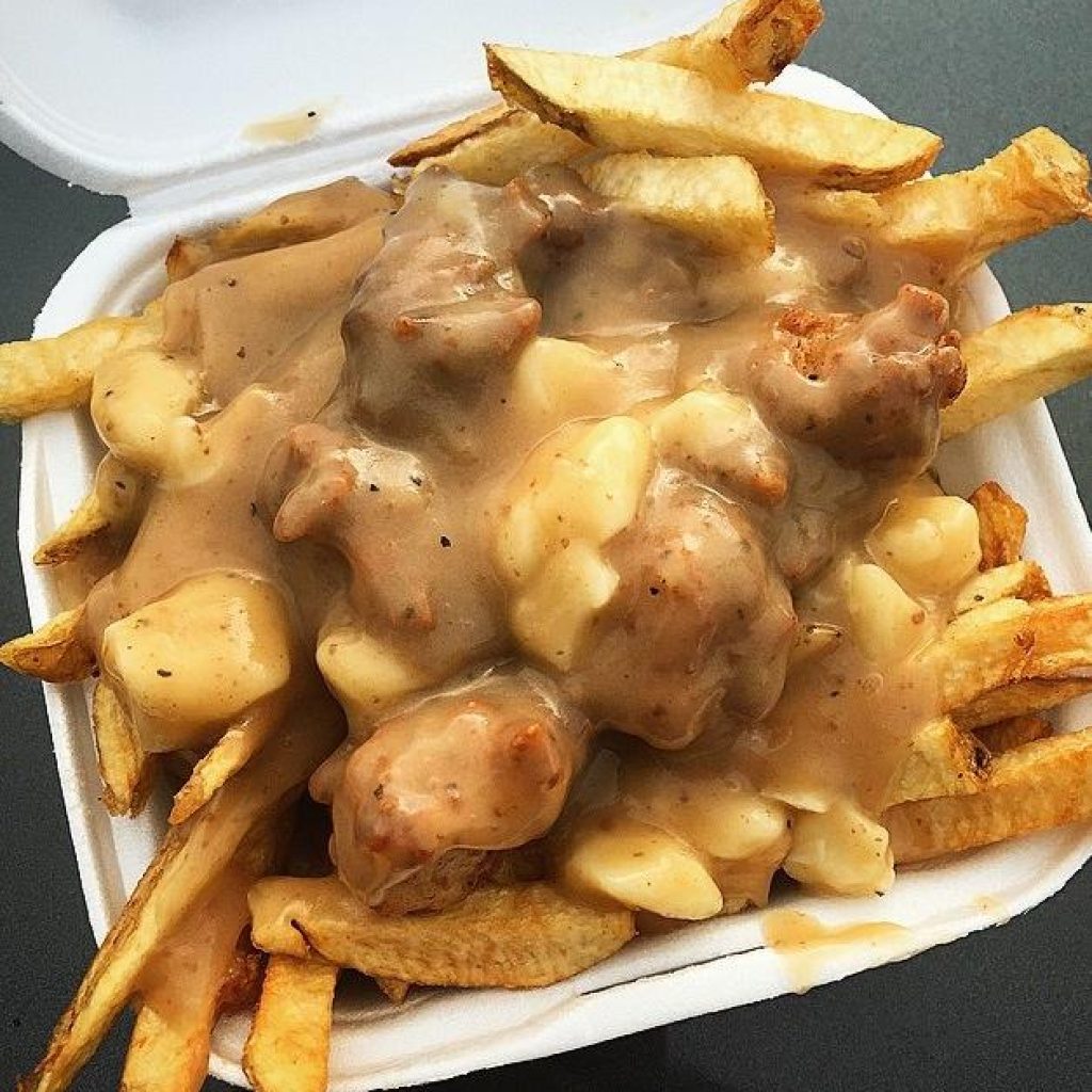 Buffalo Chicken Strip Poutine - Big Red's Poutine